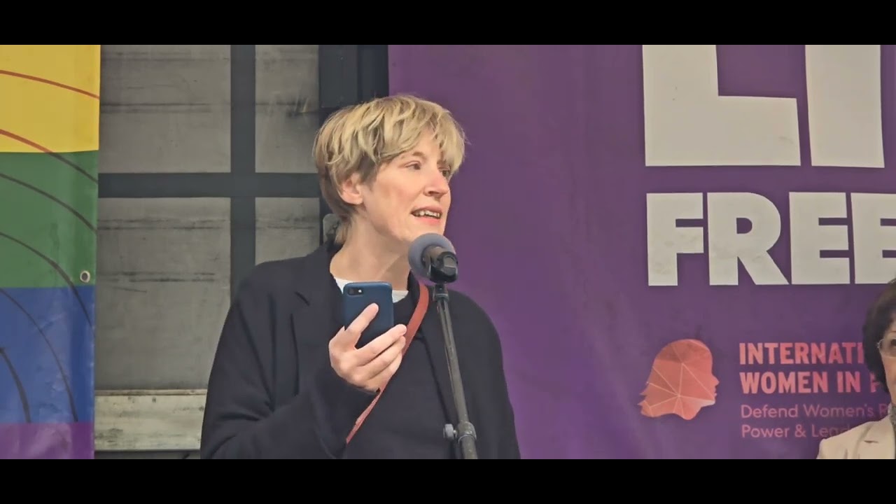 Demonstration vor dem IZH am 03.Oktober 2024 - Rede von Dr. Ulrike ...