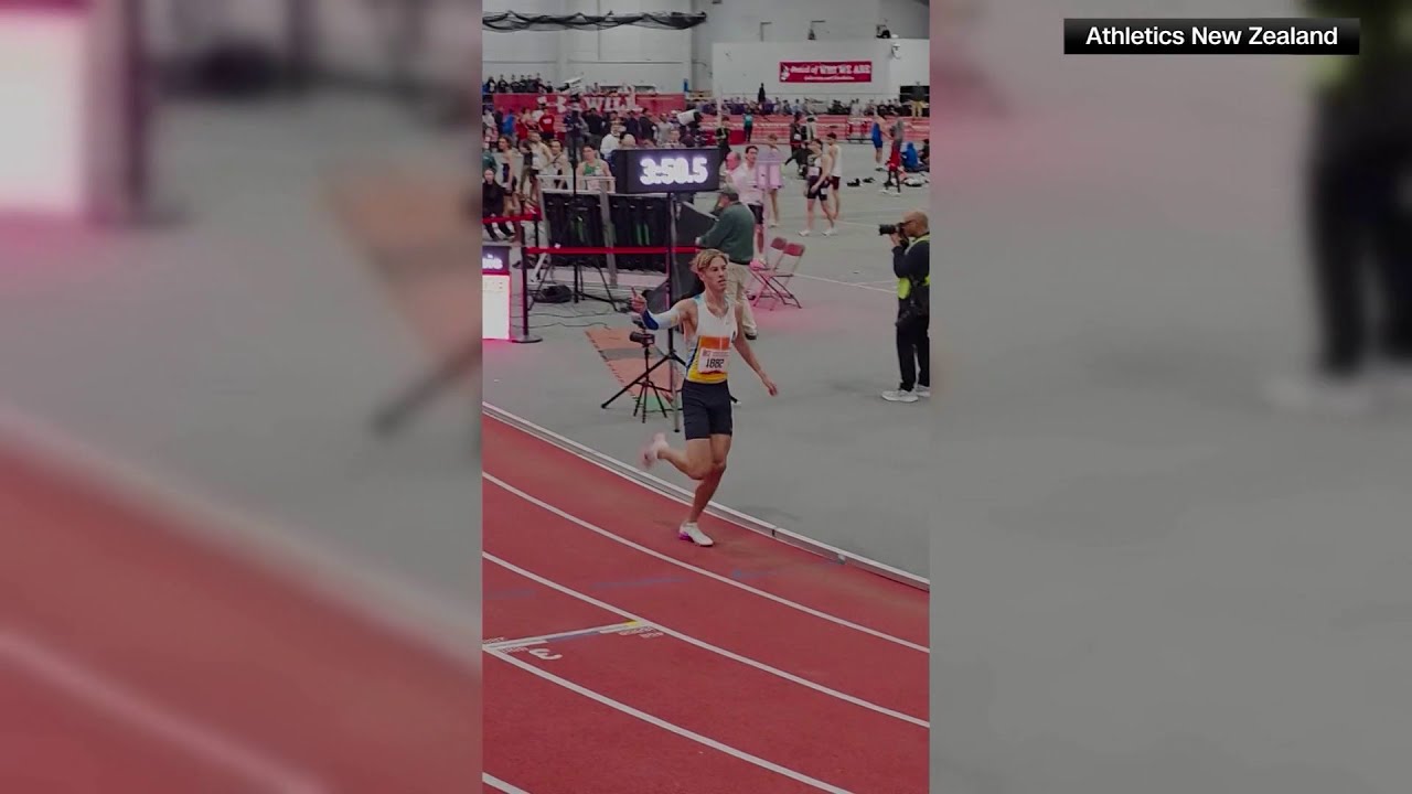 World's fastest teen sets mile record in Boston - YouTube