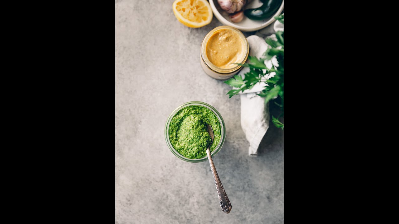 Sauce crémeuse aux herbes - Creamy Herb Sauce - YouTube