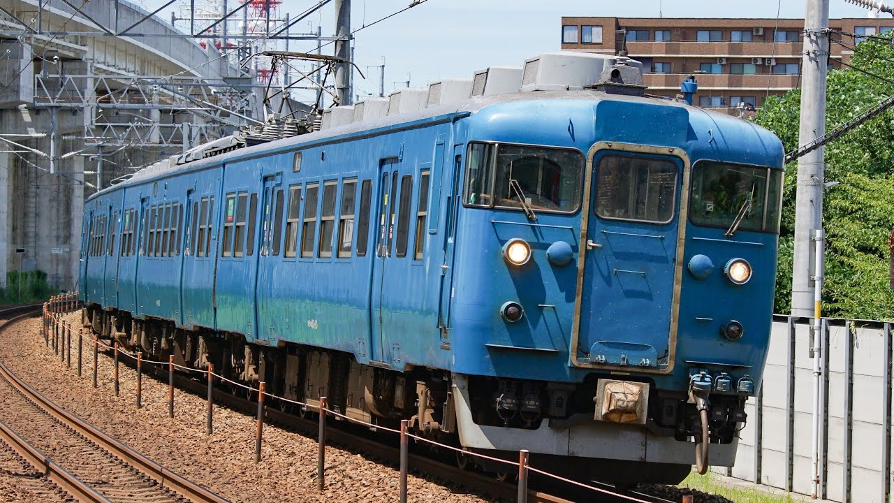 413系AM05編成 入庫 - YouTube