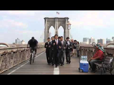 Japanese synchronized walking.WMV - YouTube