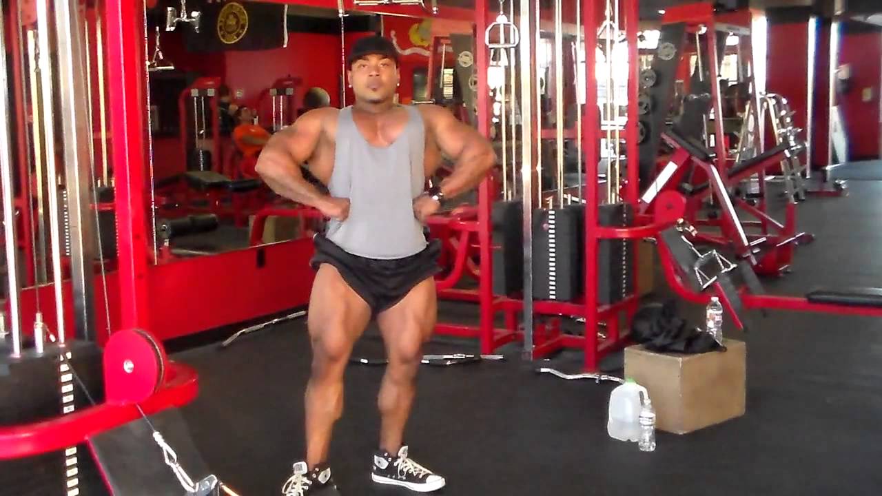 A Little Off Season Flexing At Metroflex Gym Phoenix - YouTube