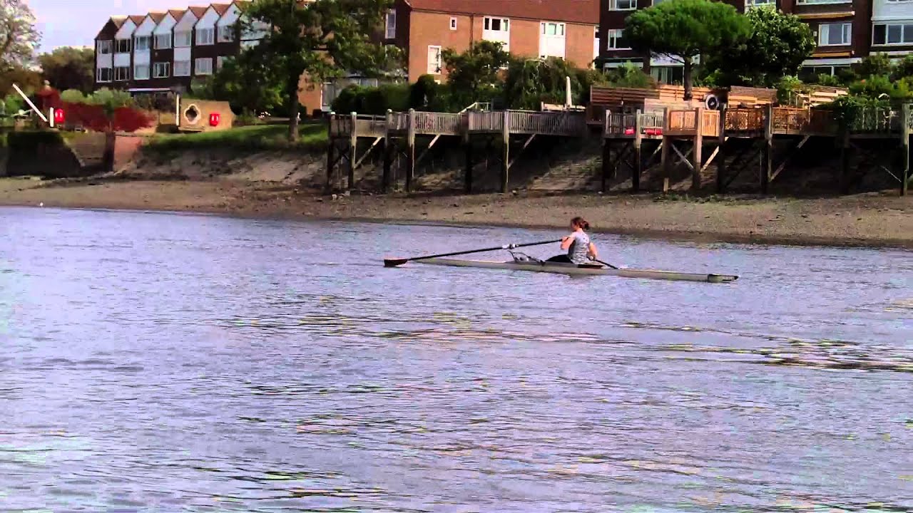 sculling courses at Tideway Scullers School - YouTube