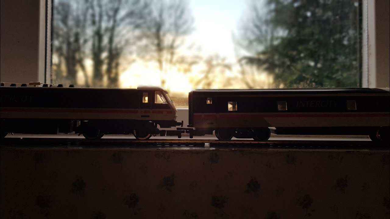 Hornby intercity class 90 and 82 test run - YouTube