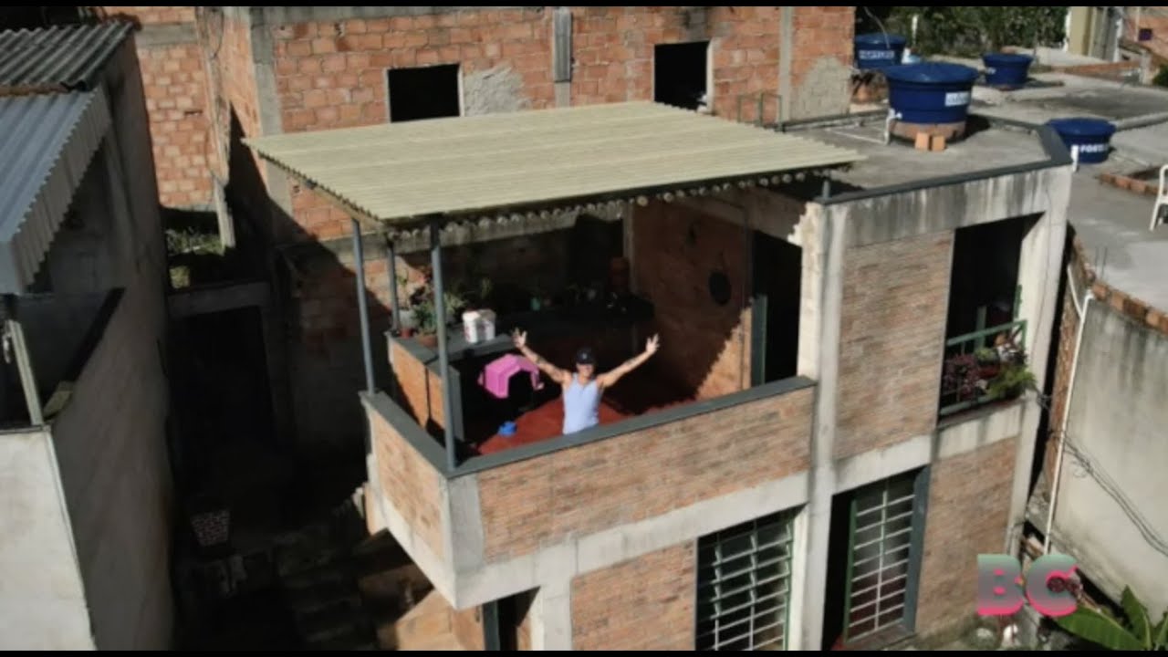 Brazilian favela ‘shack’ wins ‘house of the year’ award - YouTube