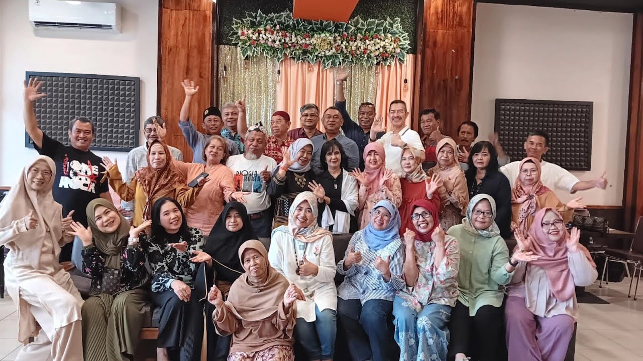 REUNI PUTIH BIRU 8281 - YouTube