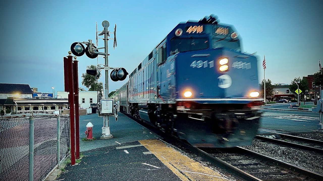 [4K/HDR]: MNCR 65 flies thru Rutherford with F40PH-3C 4911 (5/20/24) - YouTube