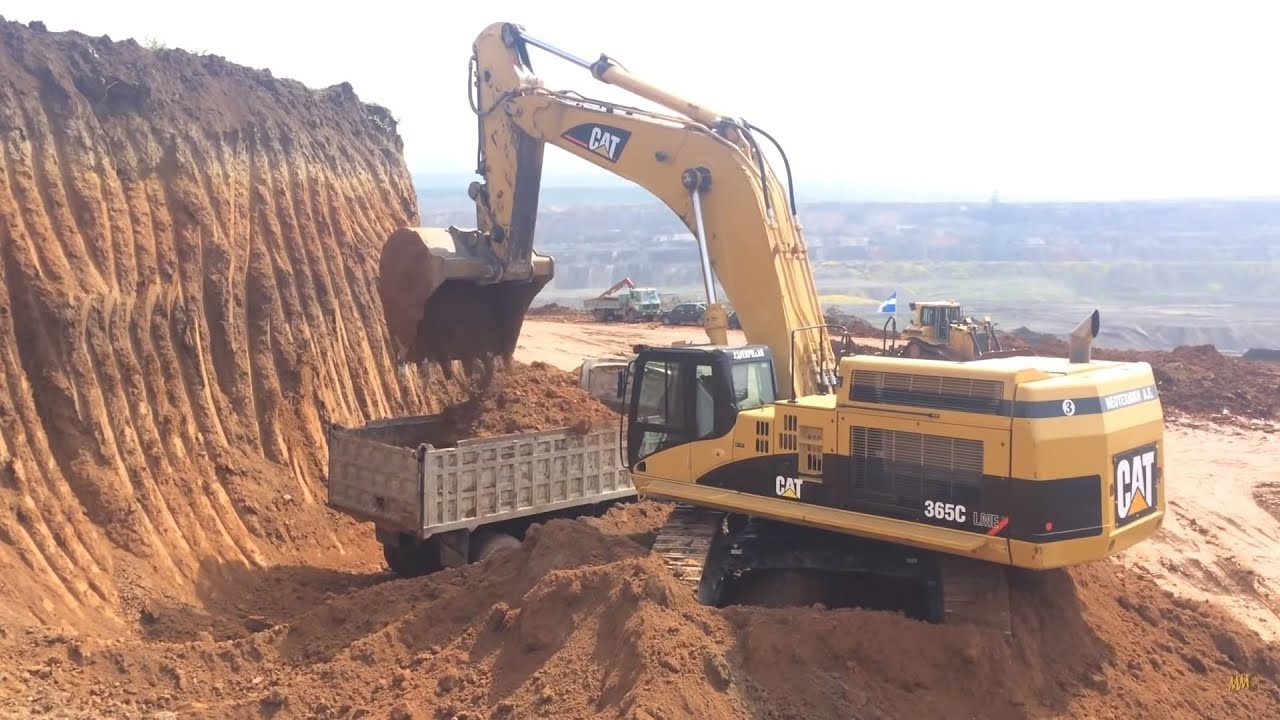 Caterpillar 365C Excavator Loading Trucks - YouTube
