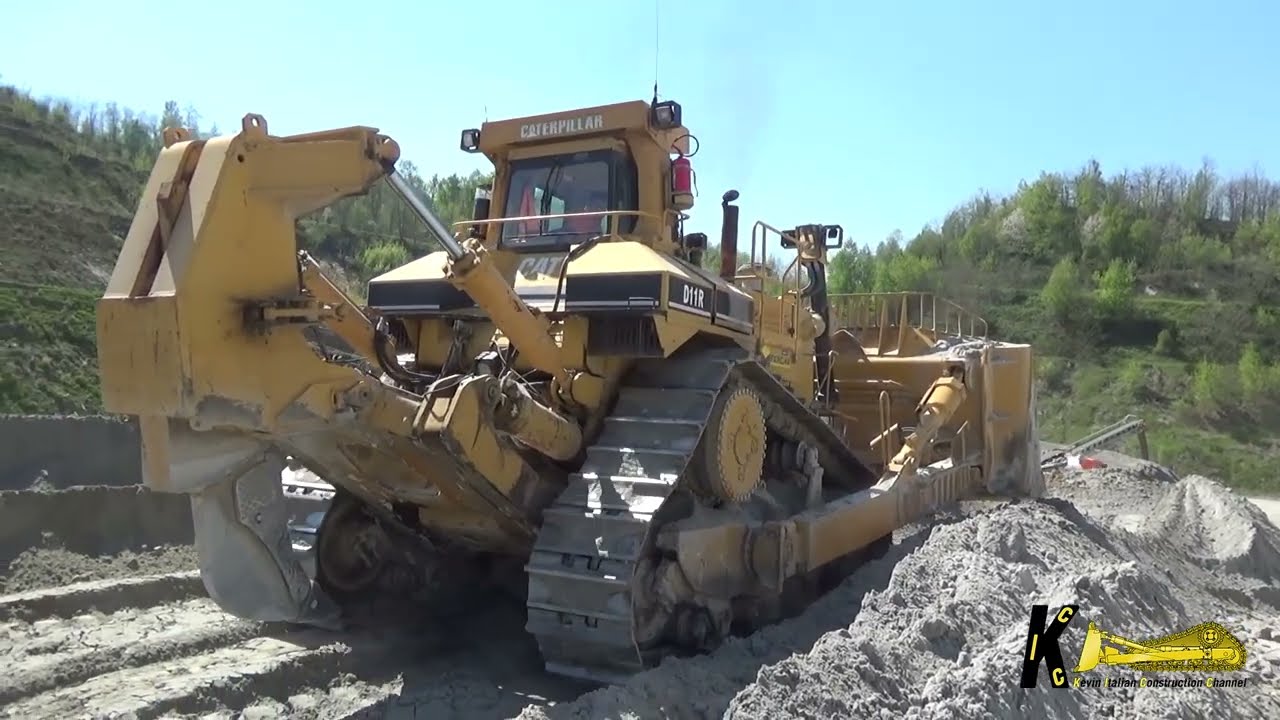 Caterpillar D11R Bulldozer Pushing Sand #caterpillar #dozer #bulldozer ...