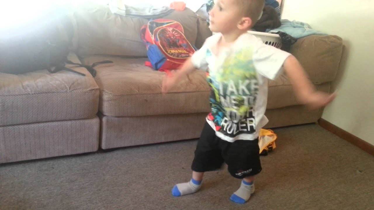 Super jayden @ home doing a shuffle - YouTube