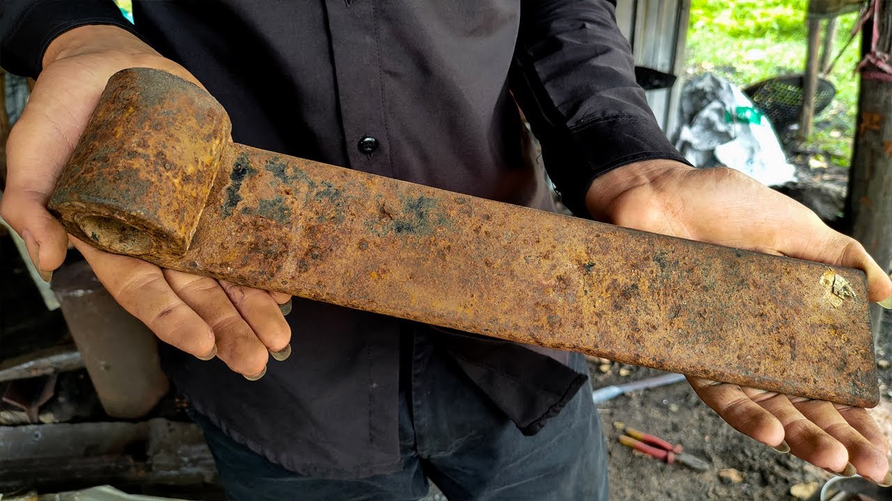 Knife Making/Turning a piece of rusty metal scrap into the most ...