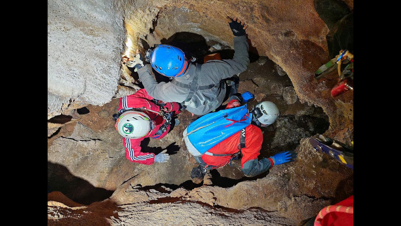 Sima MA 24 (Cañón río Lobos) - YouTube