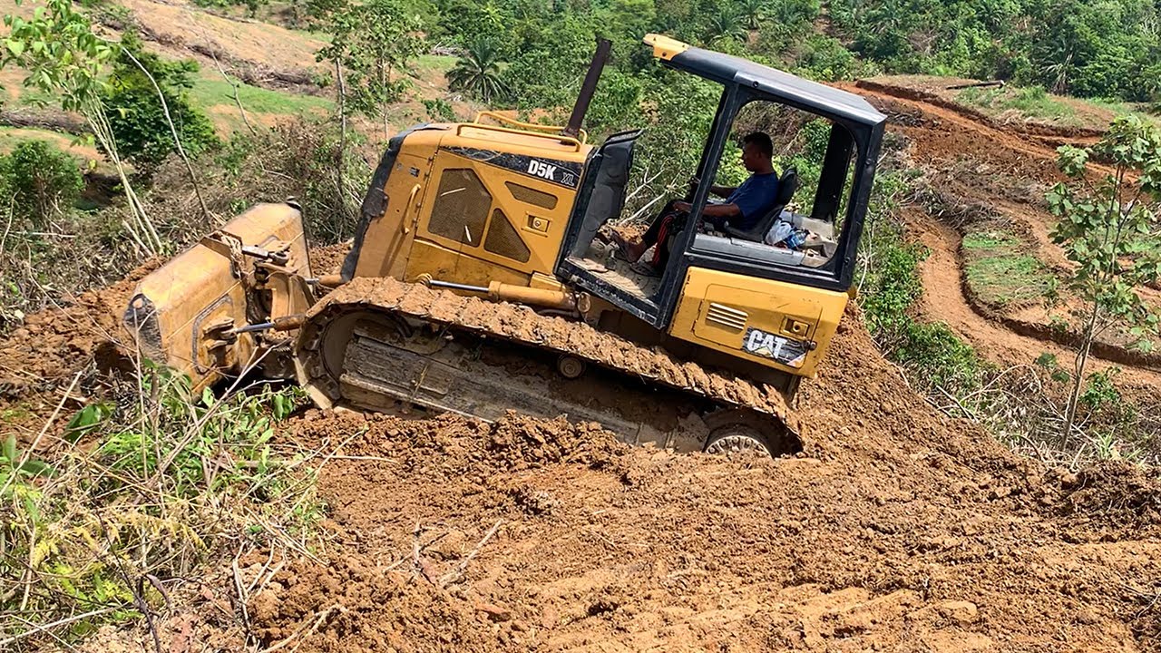 Unbelievable! Watch a Bulldozer Creates Palm Oil Contour Terrace! - YouTube