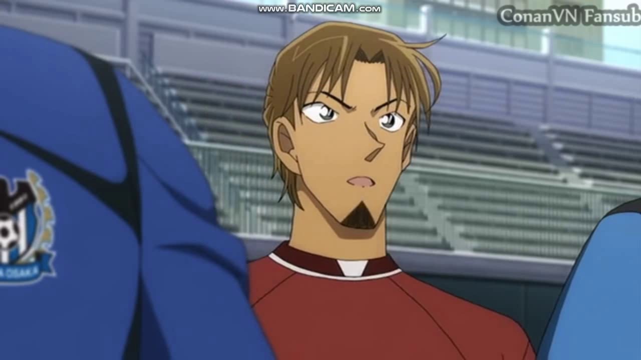 Khi Conan thể hiện tài bóng đá - YouTube