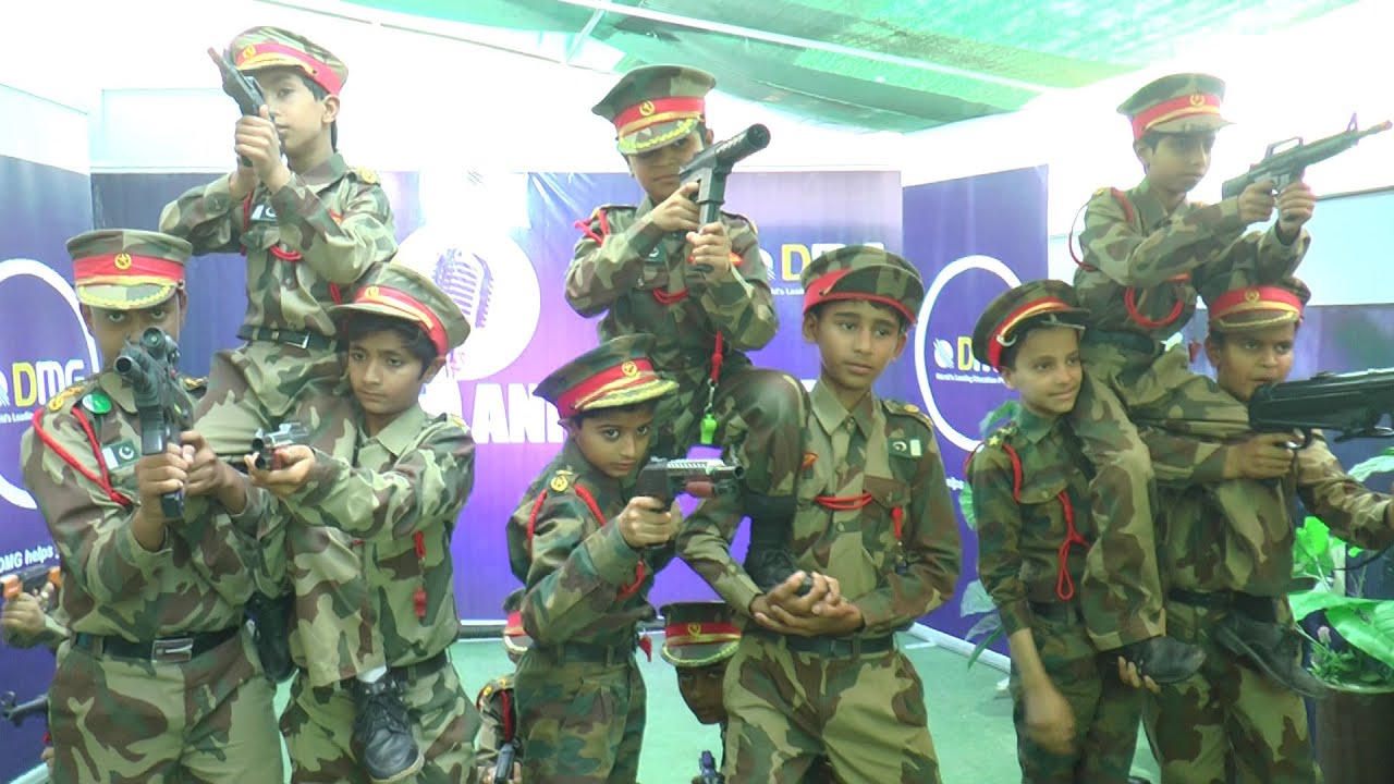 Naara E Takbeer Allah o Akbar Pak army Tablo by DMG School Kids - YouTube