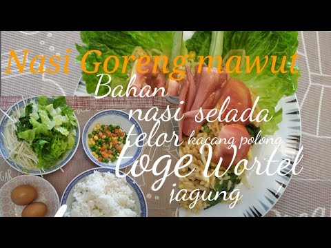 Nasi Goreng Mawut||Nasi goreng pke sayur selada dan toge.