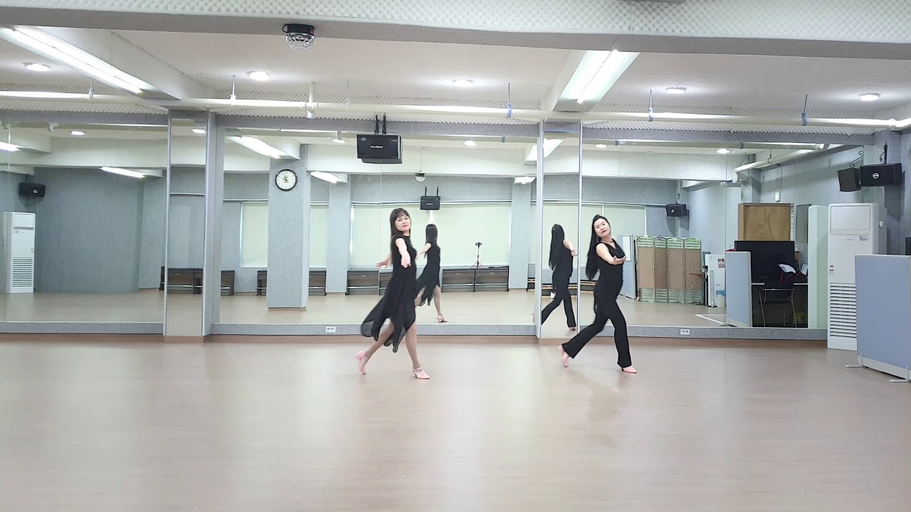 One Year of Love (Easy) - line dance (demo) - YouTube