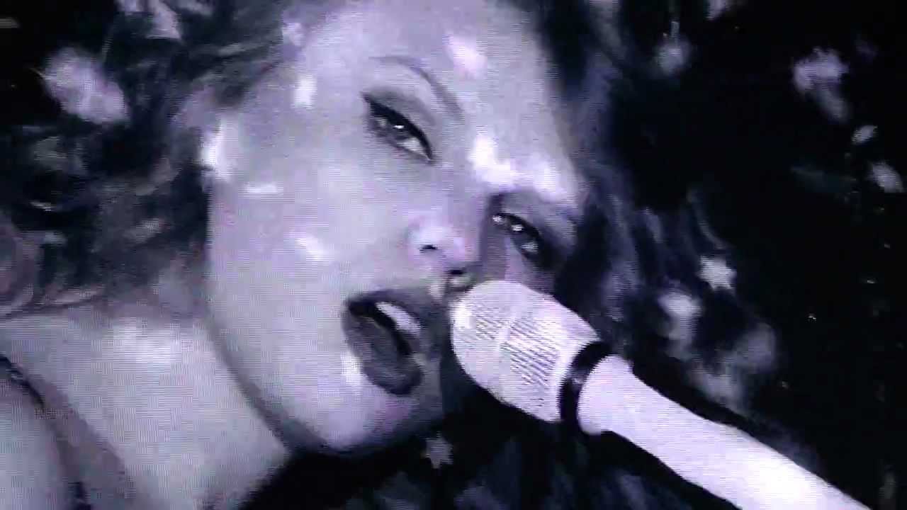 Taylor Swift - Back to December ( Live Milan ) - YouTube