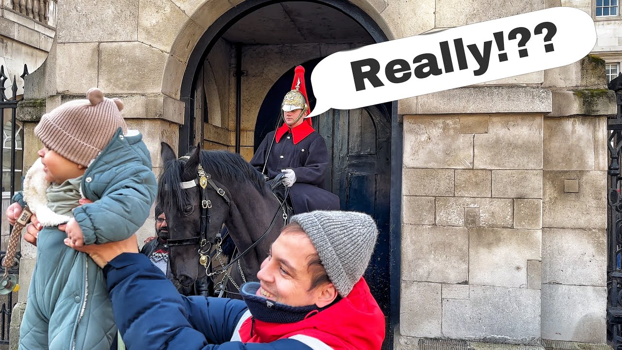 King's Guards and Horses Need a Medal for Putting up with these ...