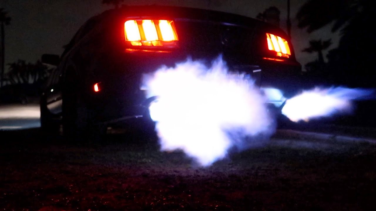 Supercharged mustang GT spits MASSIVE flames - YouTube