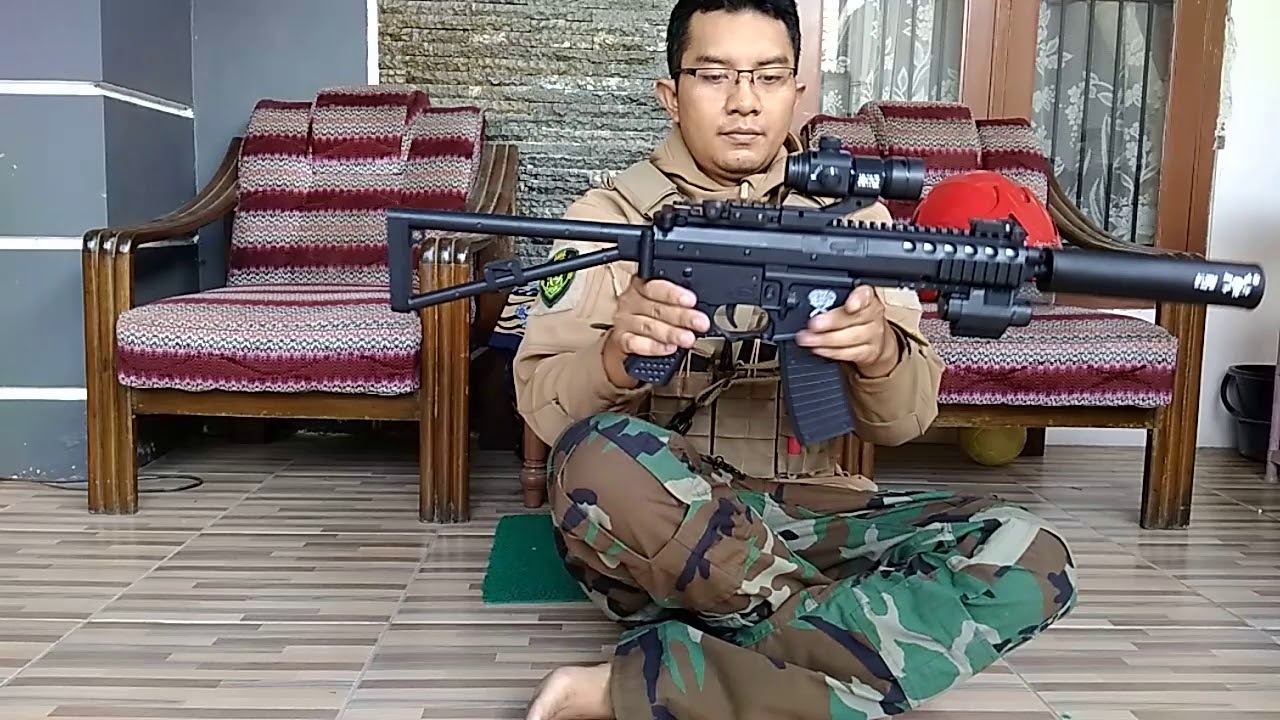 PDW d'cobra airsoftgun - YouTube