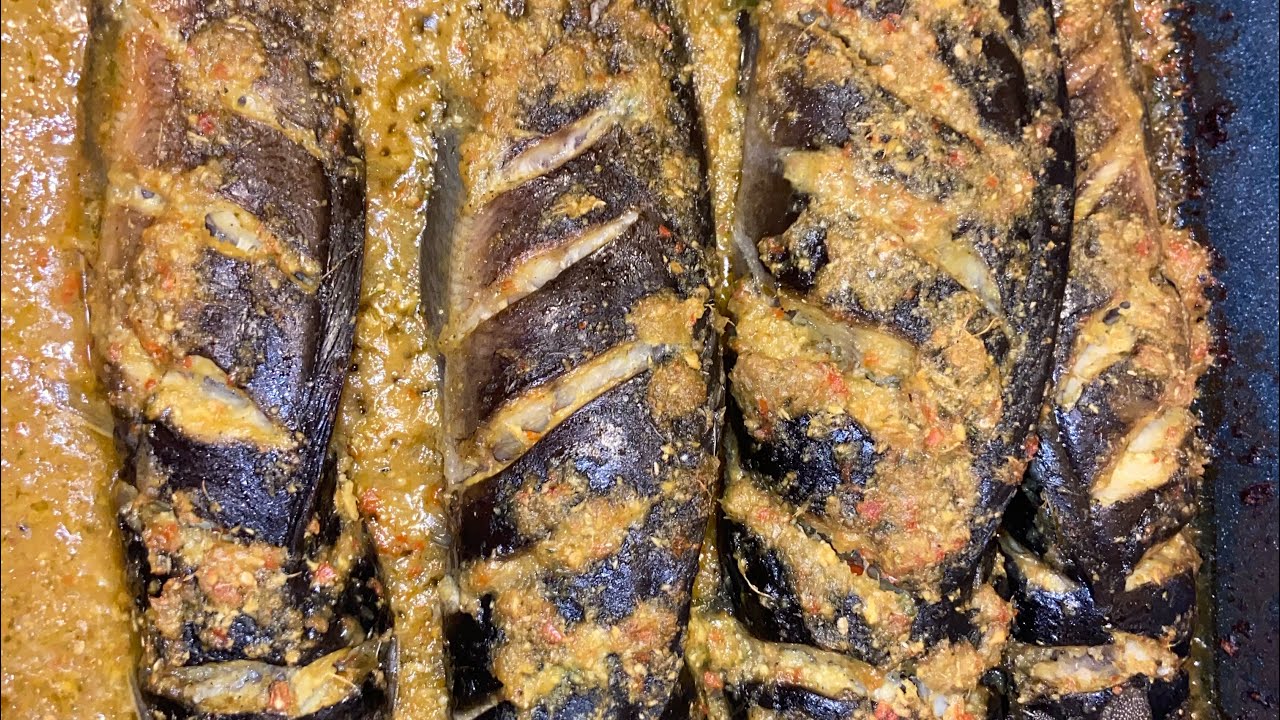 Ngolo Ya Four/ Poisson chat au four/ Baked cat Fish / cuisine ...