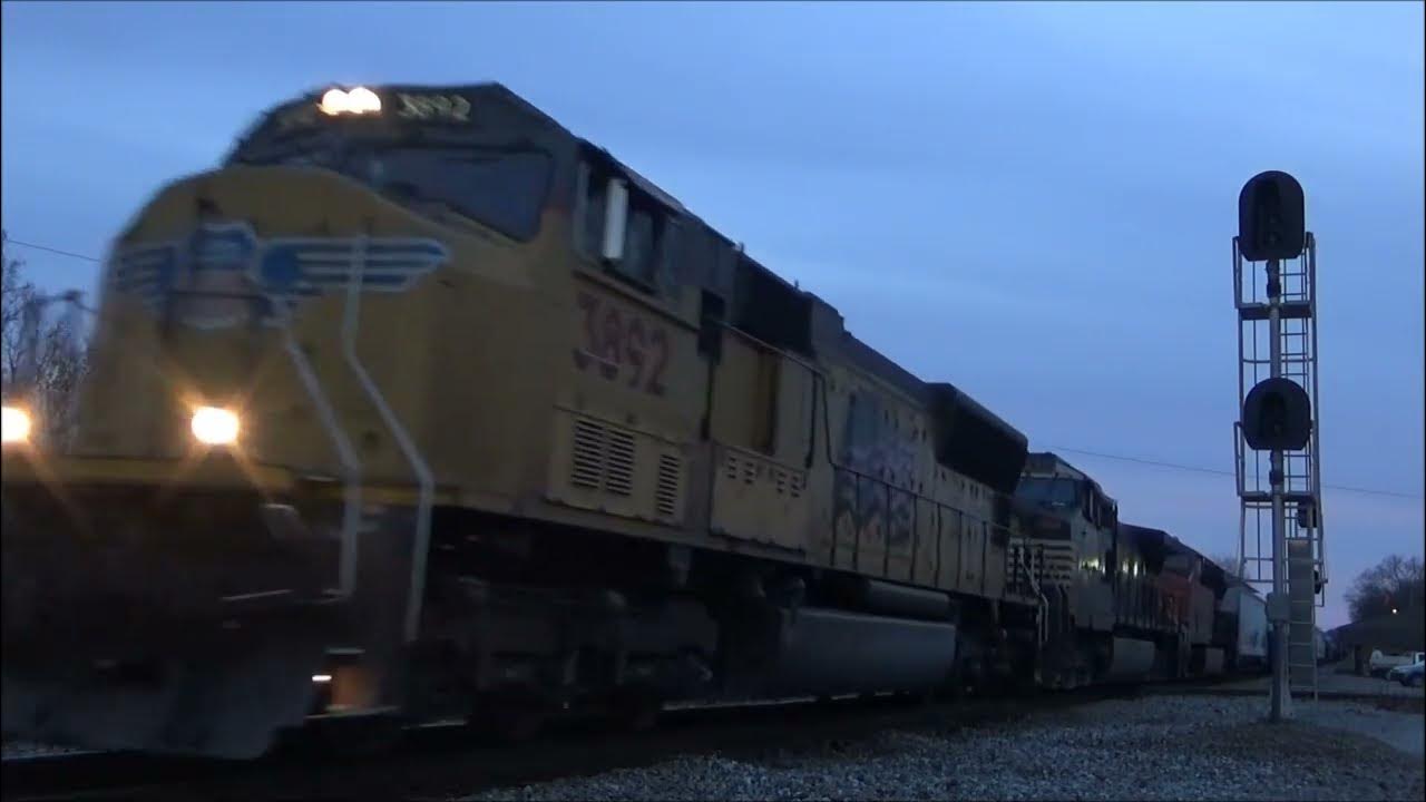 UP SD70M leads NS 130 across the Diamonds in Attalla, AL! - YouTube