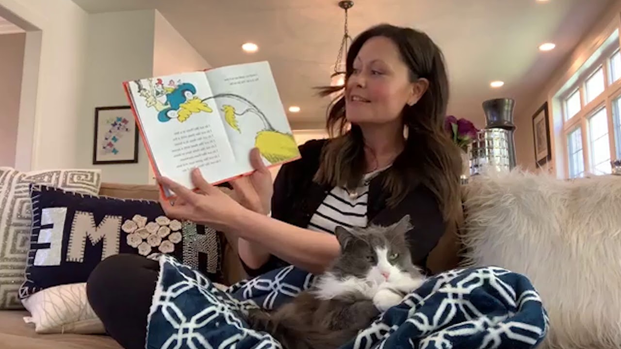 Book 40: Marcia Cognetta Reads "Green Eggs and Ham" by Dr. Seuss - YouTube