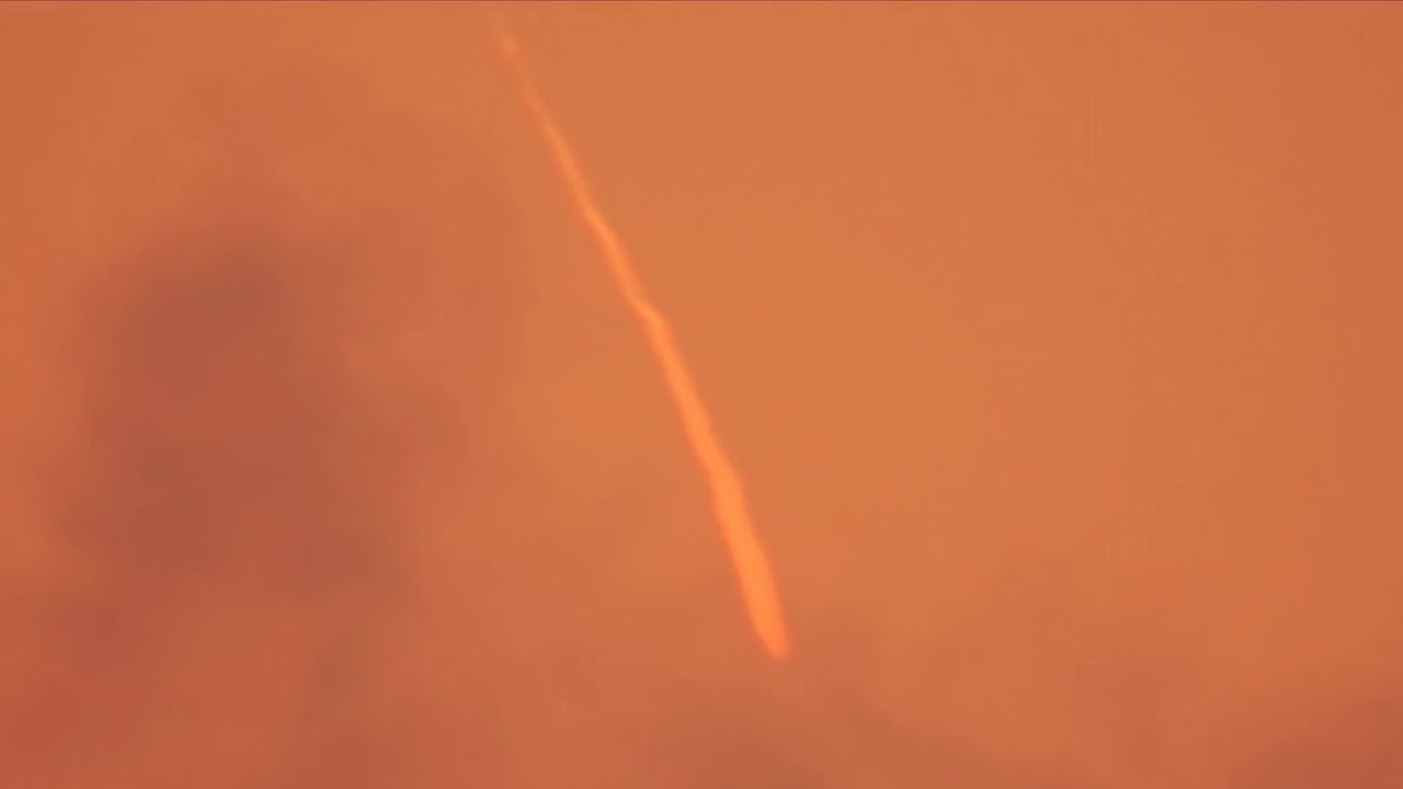 FIREBALL streaking across the sky at Sunset. Thursday 11th April 2019 ...