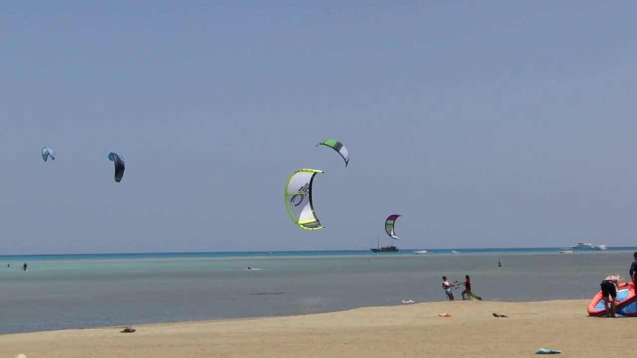 Kitesurfen Hamata kite village - YouTube