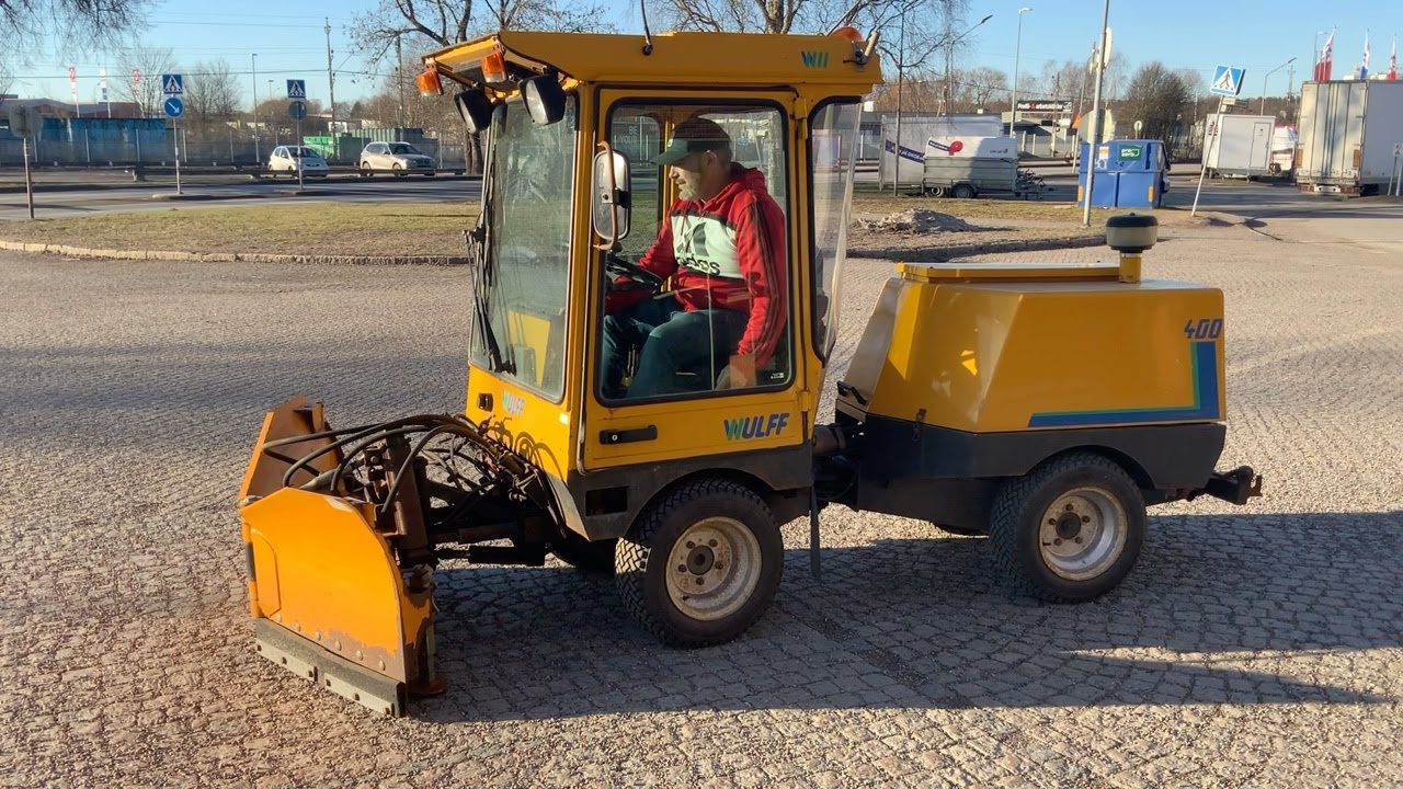 Köp Redskapsbärare Wulff 400 med vikplog på Klaravik - YouTube