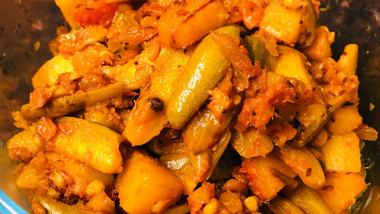 Parwal potato curry | Parwal Aloo curry | Potals potato | pointed gourd ...