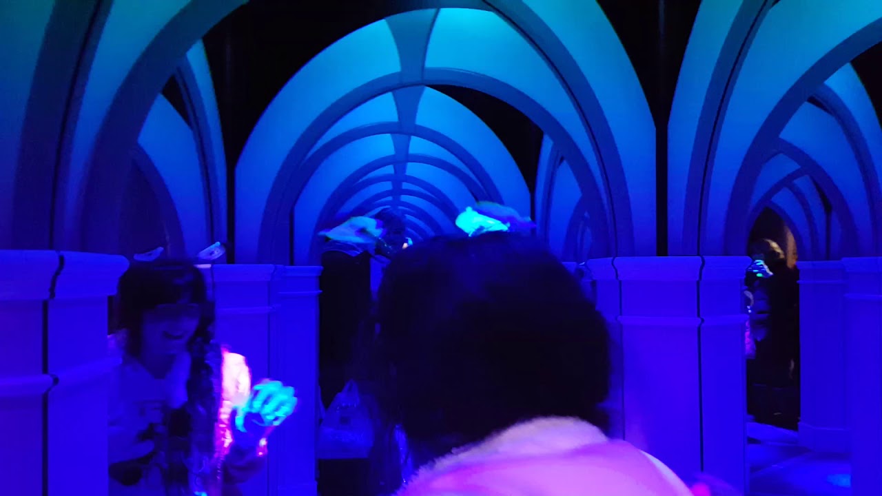 Mirror Maze FAIL - YouTube