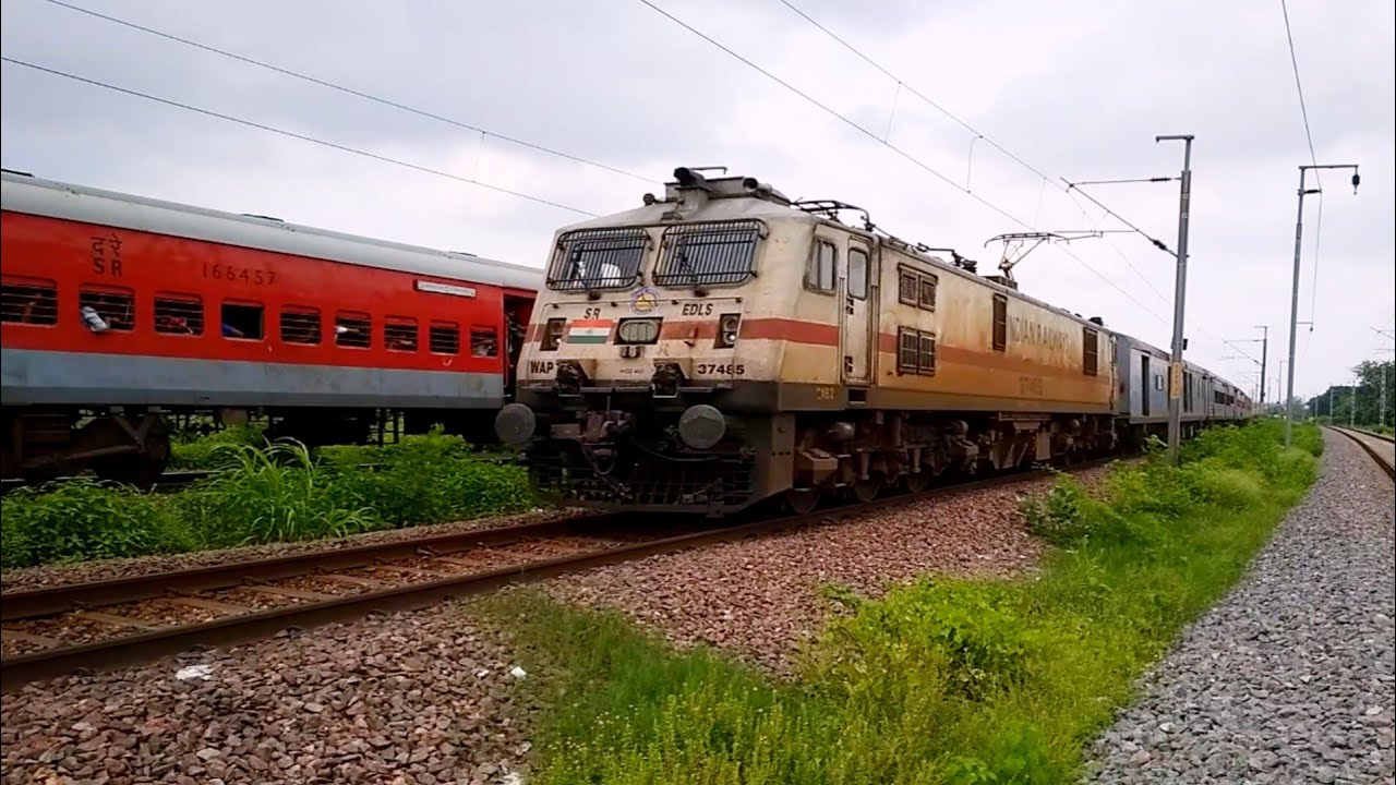 Millennium Superfast Express Crossing near VGLJ Jhansi home Signal ...