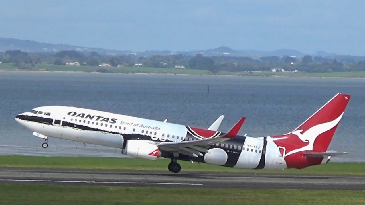 Mendoowoorrji Qantas B738-838 | Takeoff Auckland Airport | VH-XZJ - YouTube