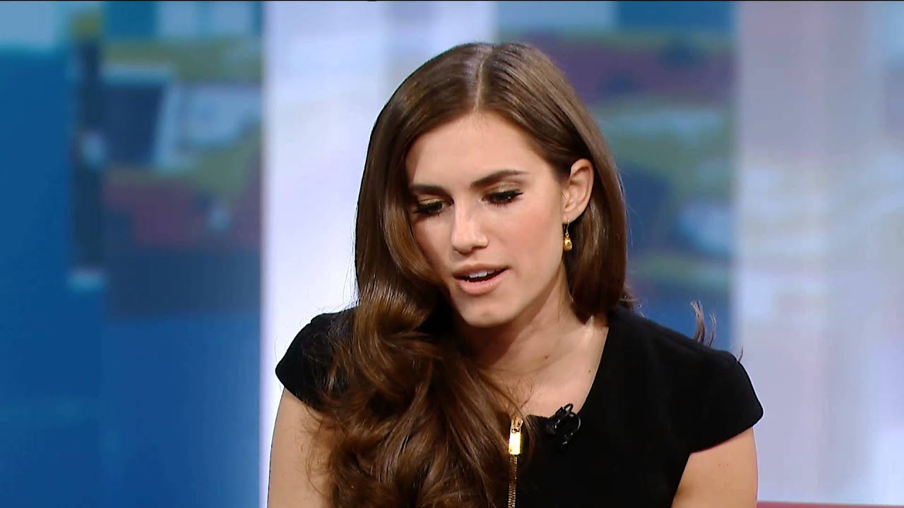 Allison Williams Talks About The Controversy Surrounding 'Girls' - YouTube