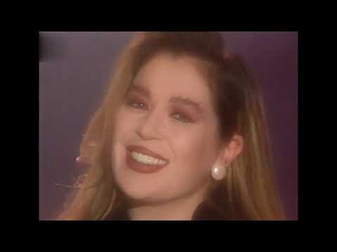 Zerrin Özer Sahne Aynı Roller Başka klip