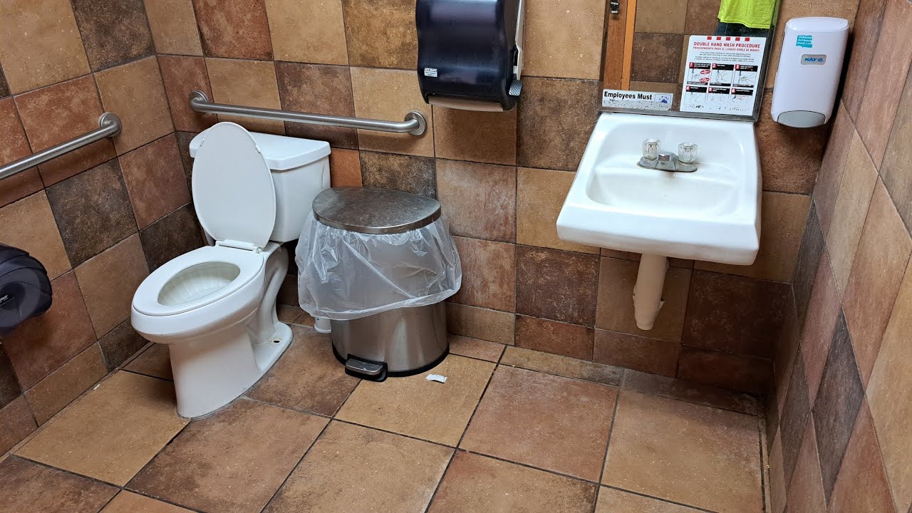 KFC/Taco Bell Men's Restroom - YouTube