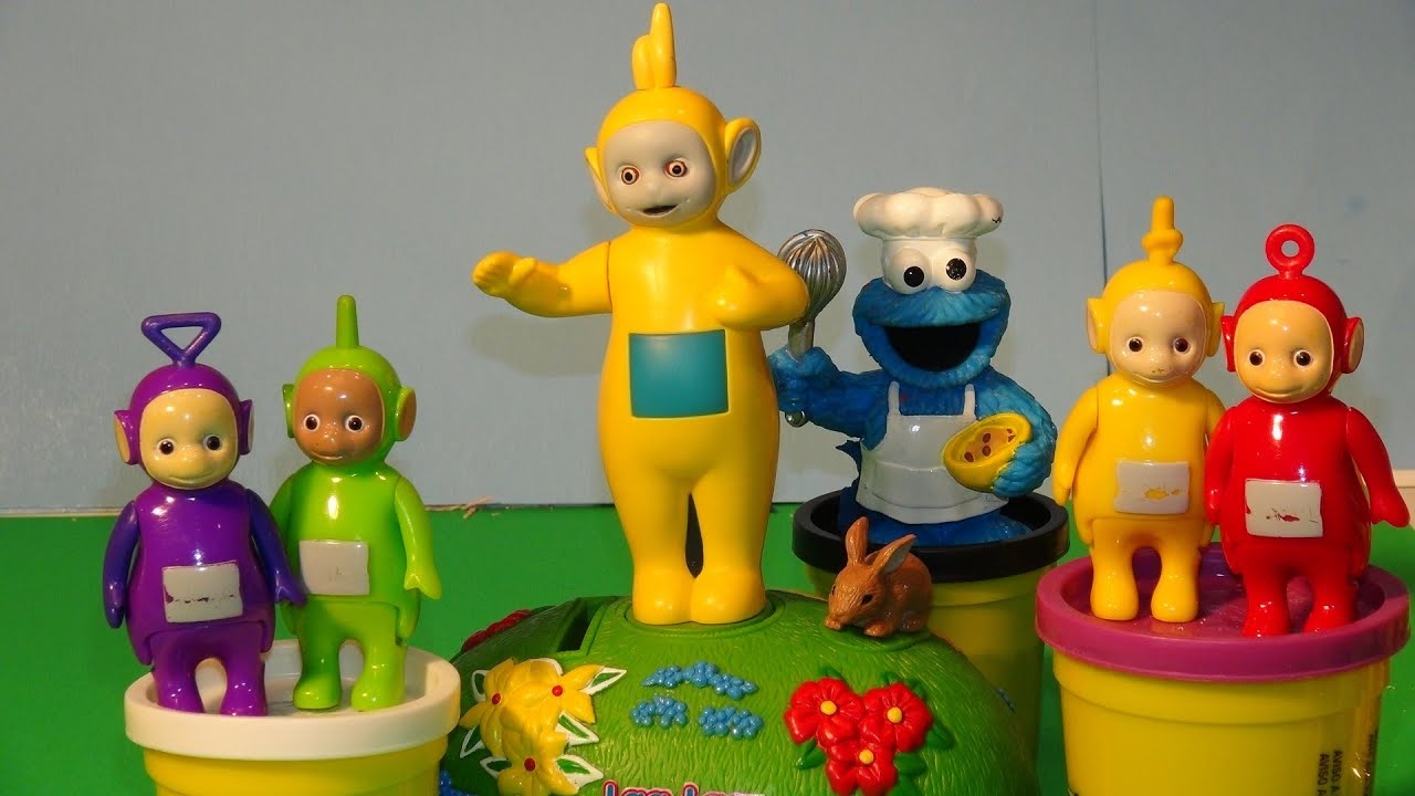 Teletubbies get a gift from Cookie Monster Chef, its a new singing Laa ...