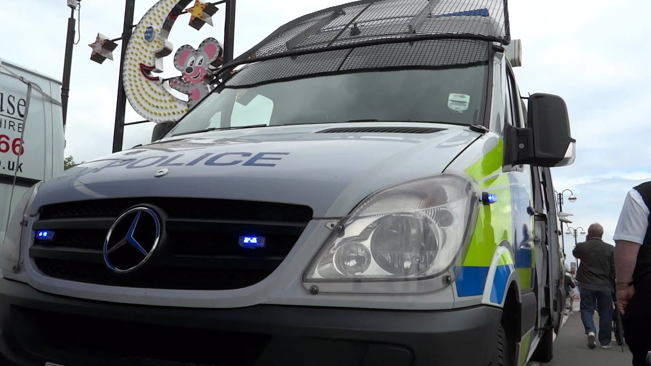 Humberside Police - Mercedes Sprinter Public Order Van Light Demo - YouTube