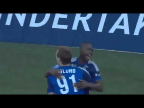 Gol yiyince direğe kafa atan futbolcu