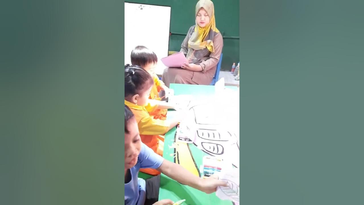 upaya meningkatkan motorik halus melalui kegiatan menggunting - YouTube