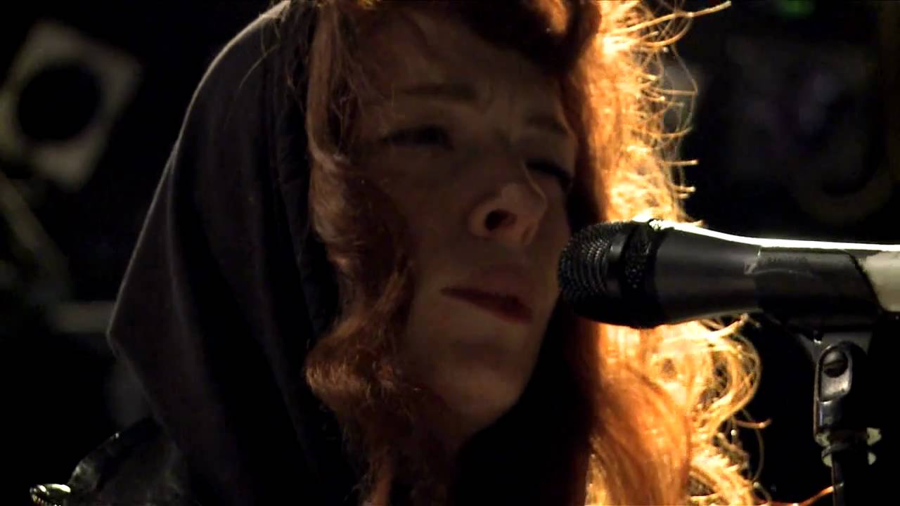 Melissa Auf Der Maur Behind The Scenes - YouTube