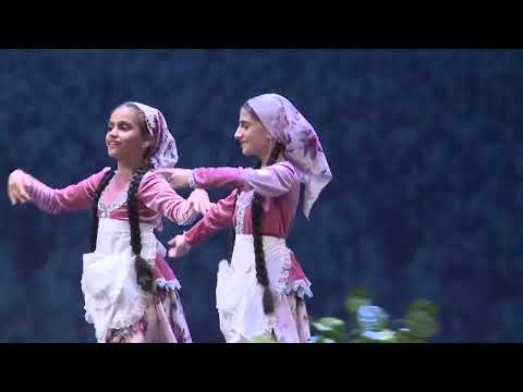 Inci Reqs Ansambli 86.6 hesabat konserti _ Tarla qizla reqsi