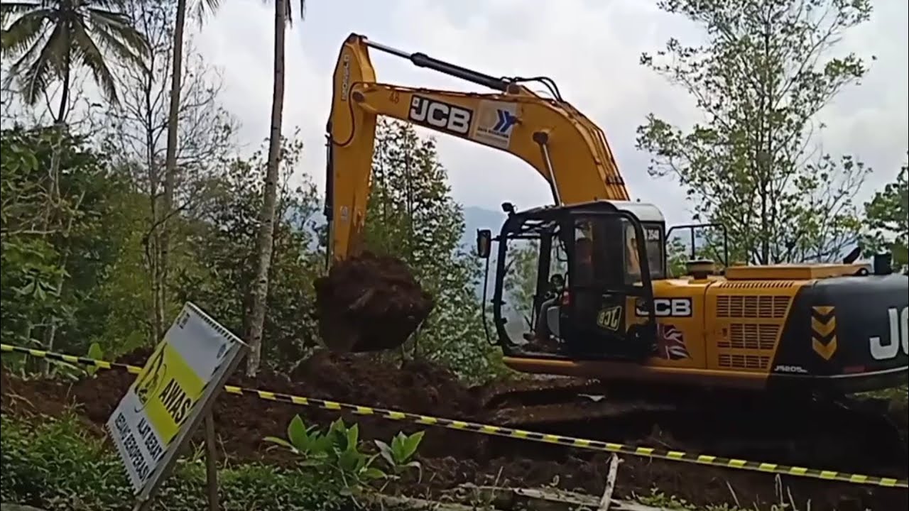 Excavator JCB Js 205 Working Moving Dirt New Road Construction. - YouTube