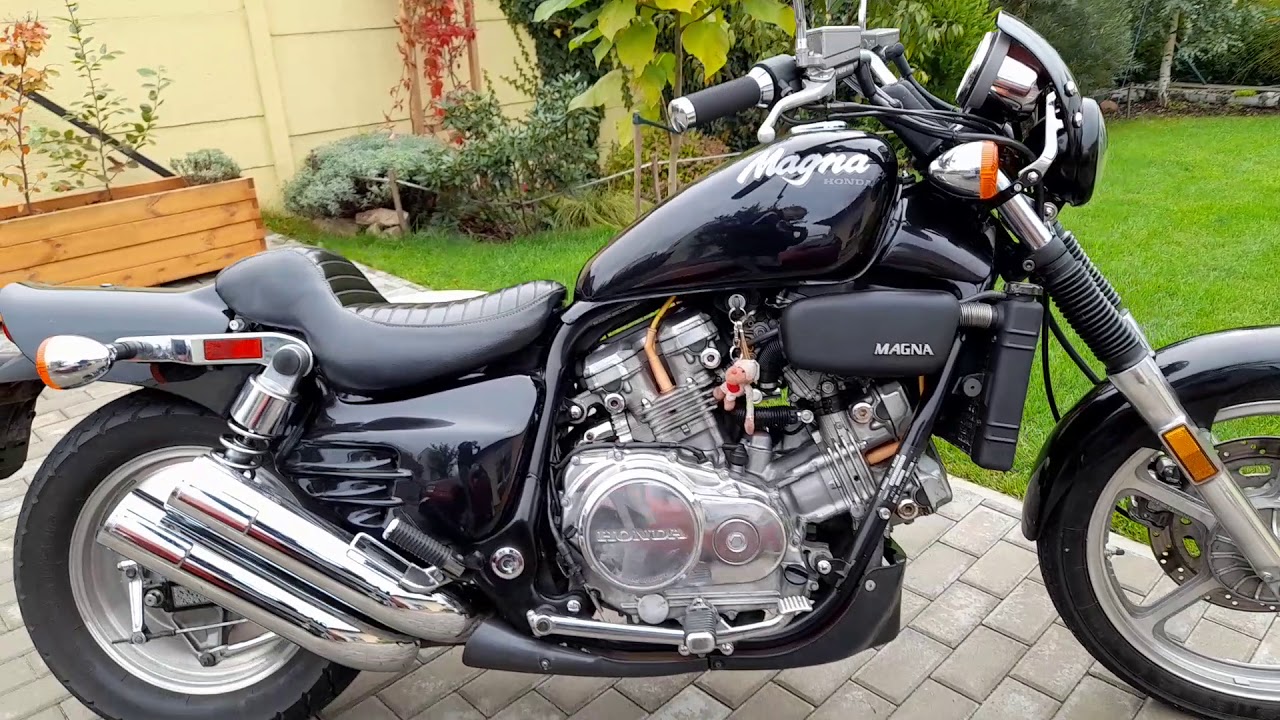 Honda VF700c Super Magna - YouTube