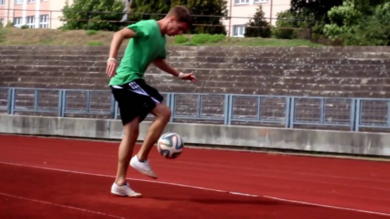 Rocco FreeStyle Football HARDCORE The Best From Lower Body - YouTube