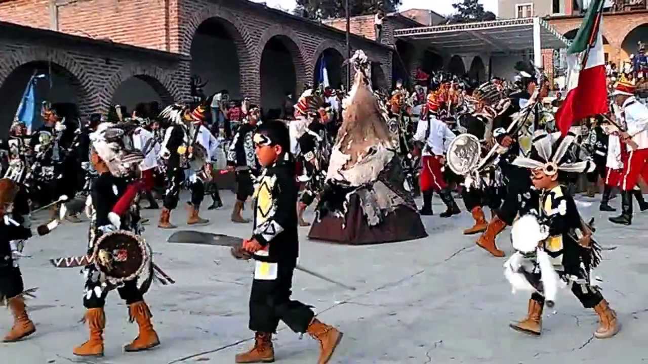 Danza de Apaches y Franceses de Camacho - YouTube