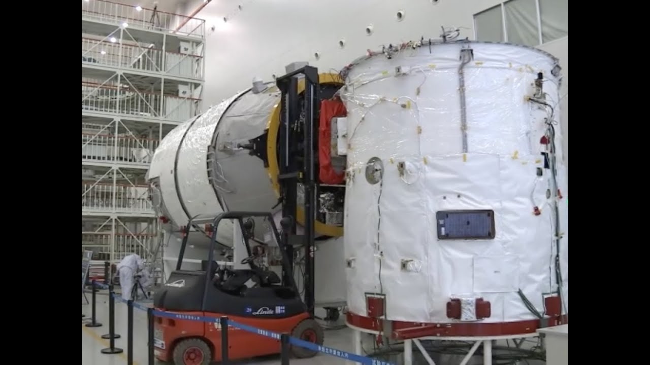 Chinese Designers Busy Testing Tiangong-2 for New Space Mission - YouTube