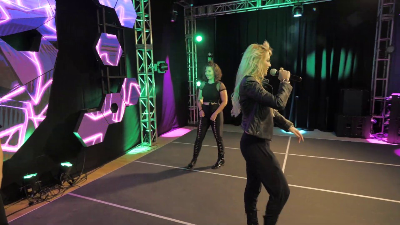 Shevyn Roberts at Uplive Host Party - YouTube